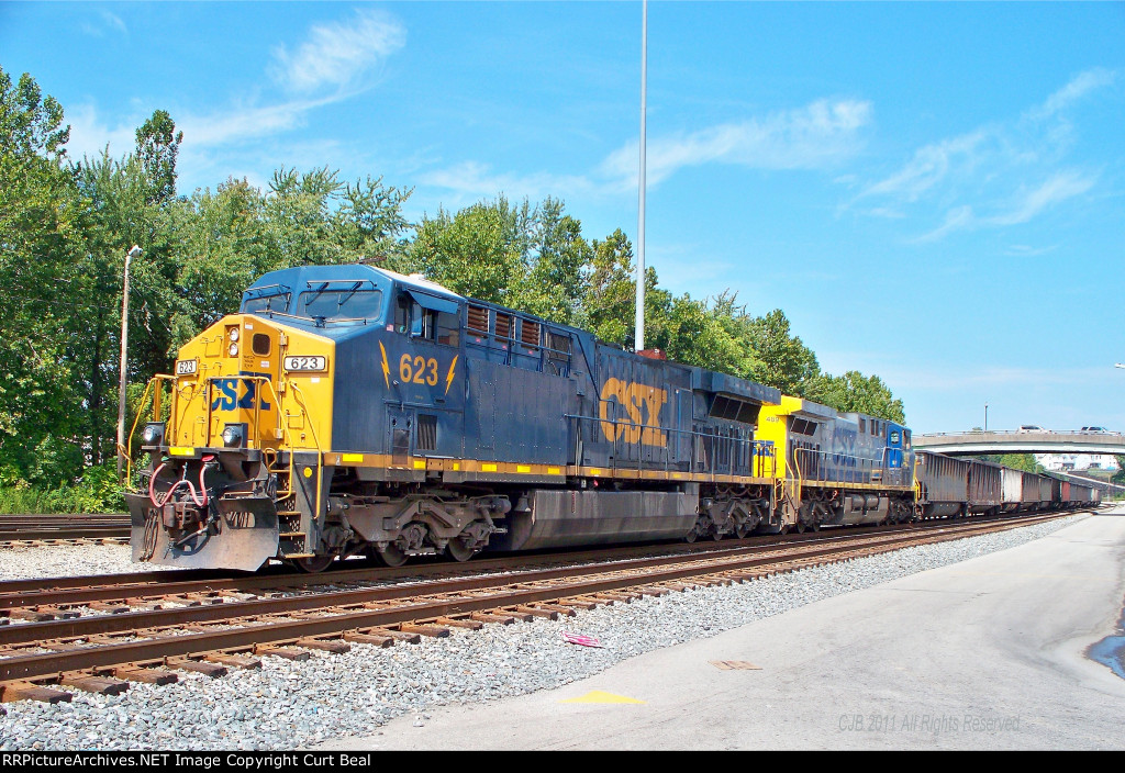 CSX 623 and 489
